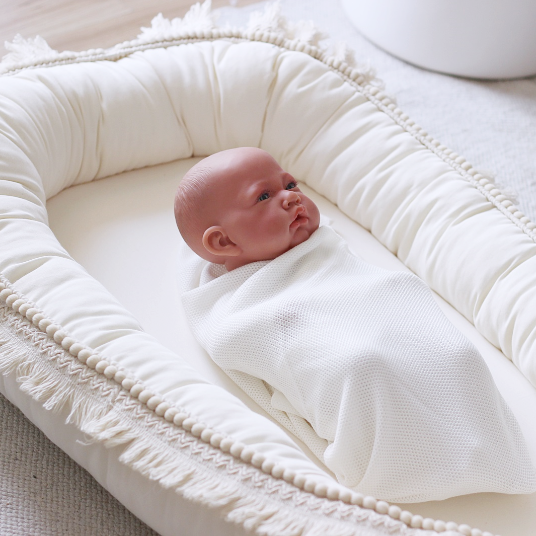 Cosulet bebelus tesatura bumbac Babynest cu salteluta detasabila Vinta ...
